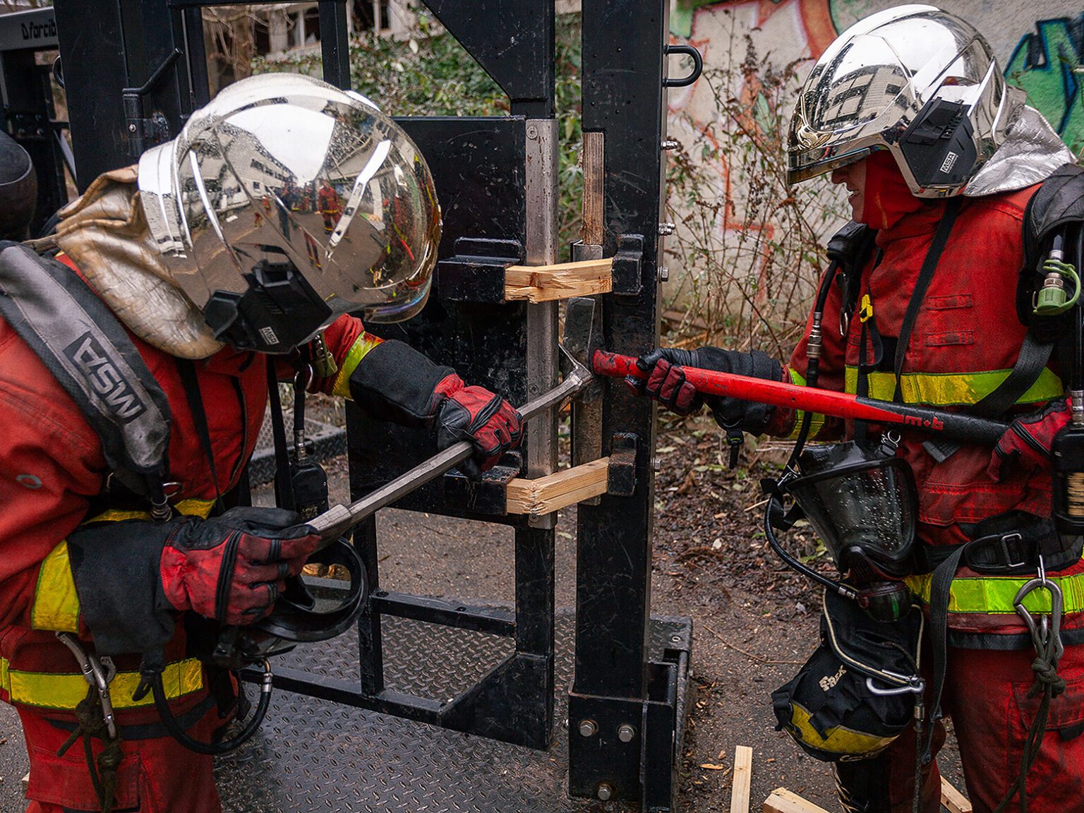 ÉCOLE DES POMPIERS DE PARIS — Former pour sauver... - allo18